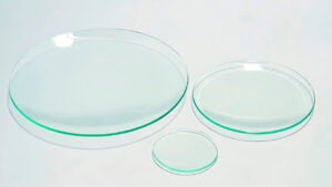 ¿Qué es y para qué sirve el vidrio de reloj en el laboratorio?